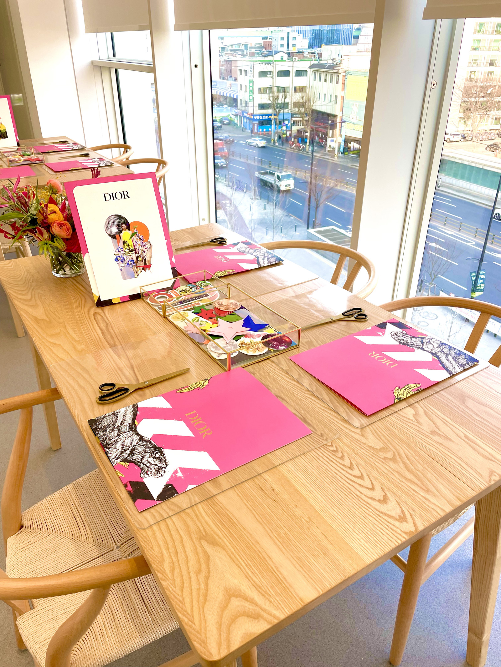 DIOR 22ss collection 행사 콜라주 애니메이션 존 진행 by 나승준 - 노트폴리오